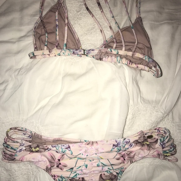 Billabong | Swim | Billabong Bathing Suit Set Size Medium | Poshmark